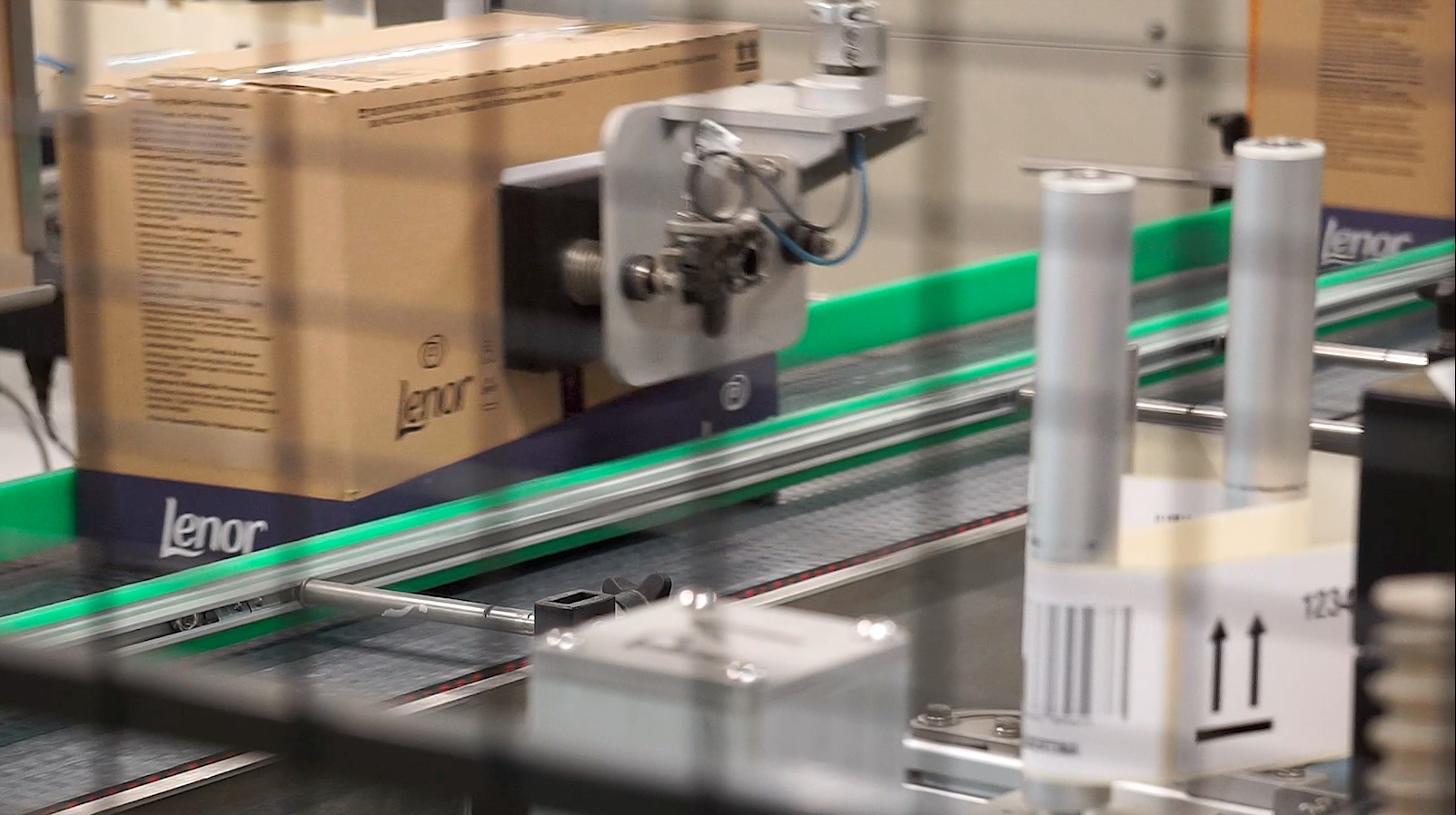 Robotic Labelling of Boxes